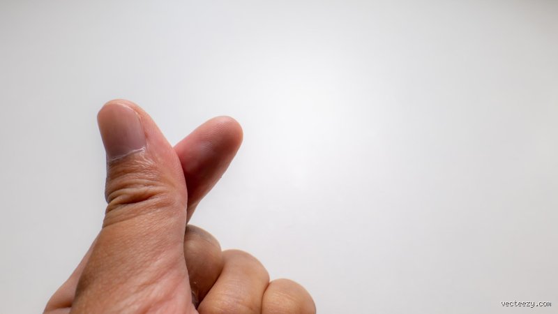 Daumen und Zeigefinger über Kreuz: Was steckt wirklich dahinter? (Und ...