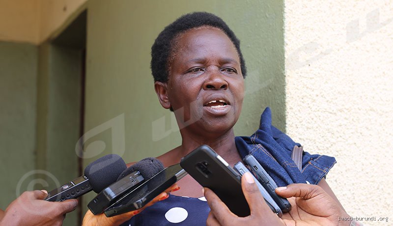 Comment Appelle-t-on une Femme qui Veut Tout Diriger