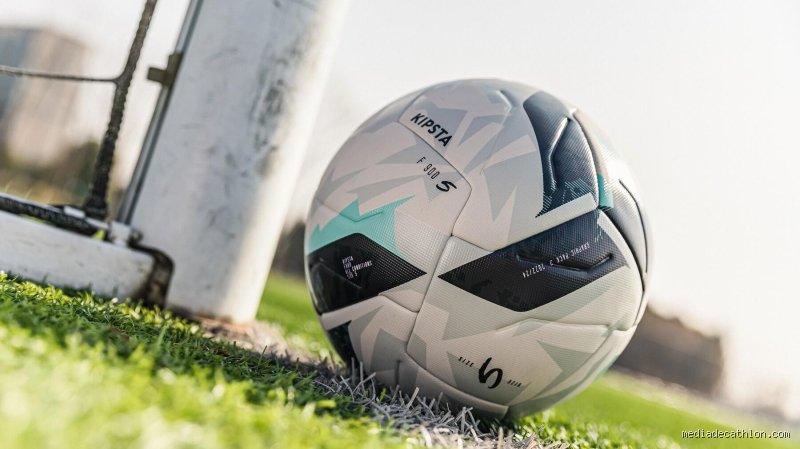 Comment savoir si un ballon de foot est bien ? Les critères essentiels ...